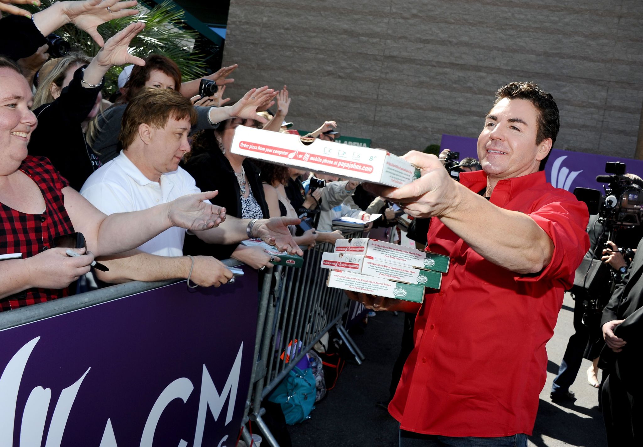 Papa John’s Pizza Founder No Longer Serving as CEO | 93.1 WZAK
