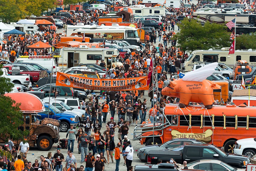 LOCAL NEWS: Fight Among Browns Fans on Cleveland's Muni Lot Goes Viral